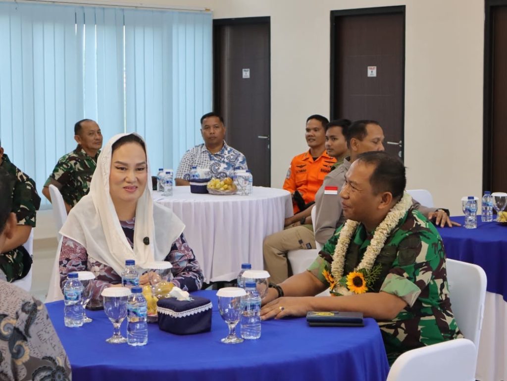 Bupati Natuna Hadiri Tradisi Passing In Komandan Lanud Raden Sadjad ...